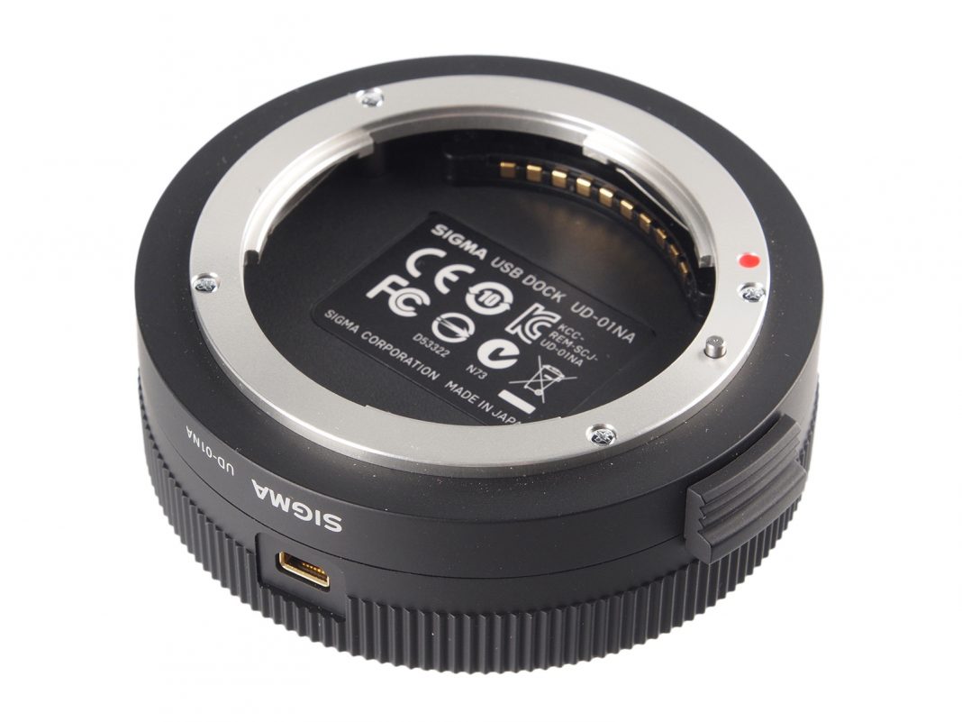 A Sigma USB dock - Pixinfo.com