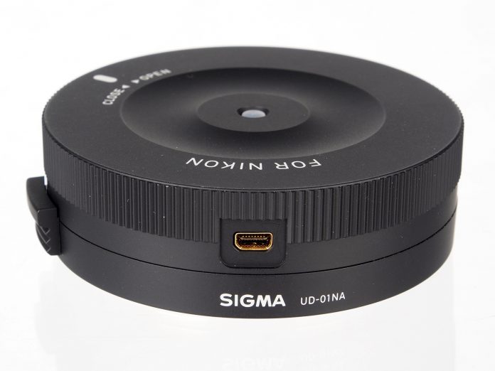 A Sigma USB dock - Pixinfo.com