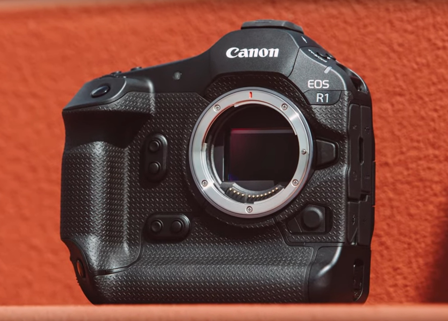 Megérkezett: Canon EOS R1 - Pixinfo.com